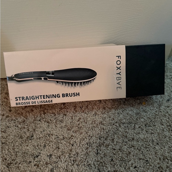 Foxy Bae | Hair | Foxy Bae Straightening Brush Never Been Used | Poshmark